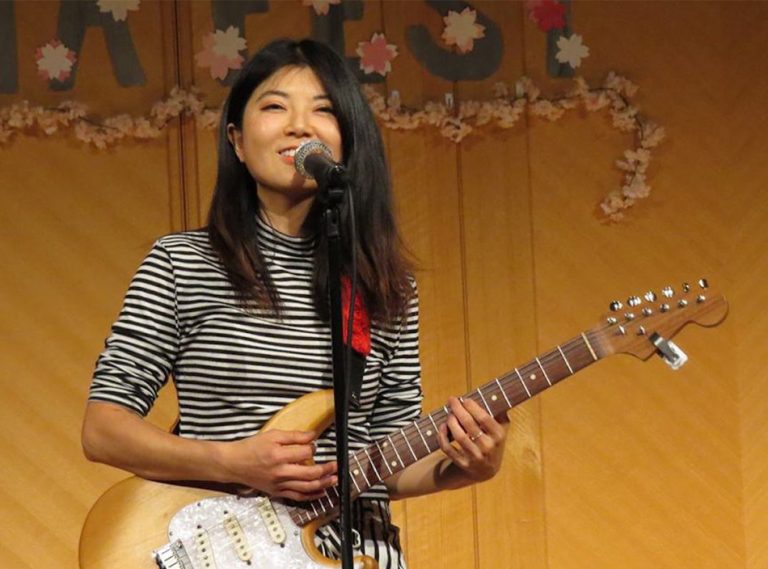 Musician Lijie | Neon Entertainment